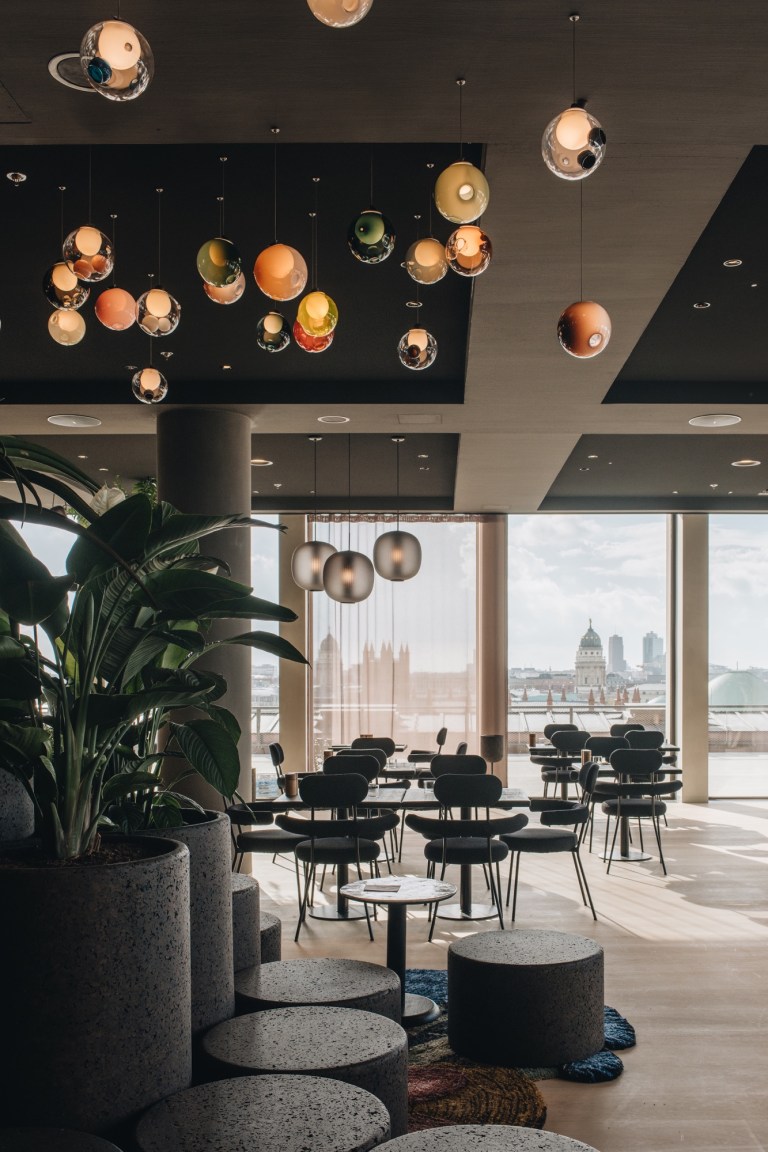 HOTSPOT IN BERLIN: THE CASUAL-COOL RESTAURANT BARET – THE BETTER PLACES